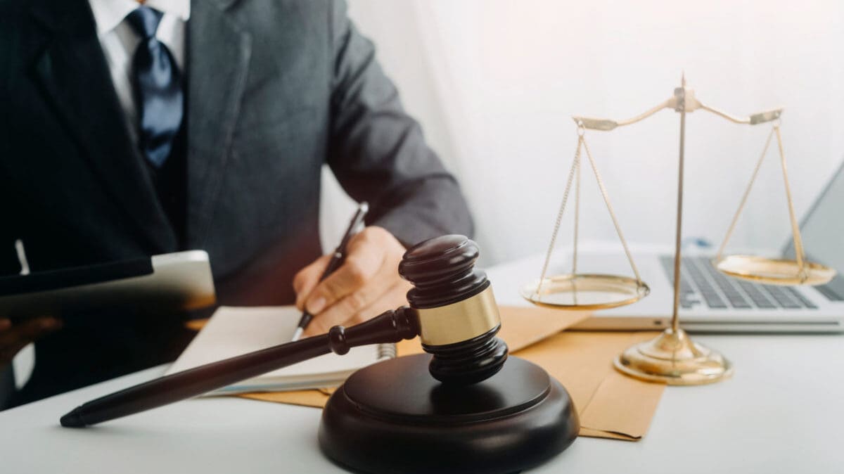 Employment Law Updates to Know in 2024 (courtesy of Broadleaf) - HRO Today Employment Law Updates to Know in 2024 (courtesy of Broadleaf) - HRO Today
